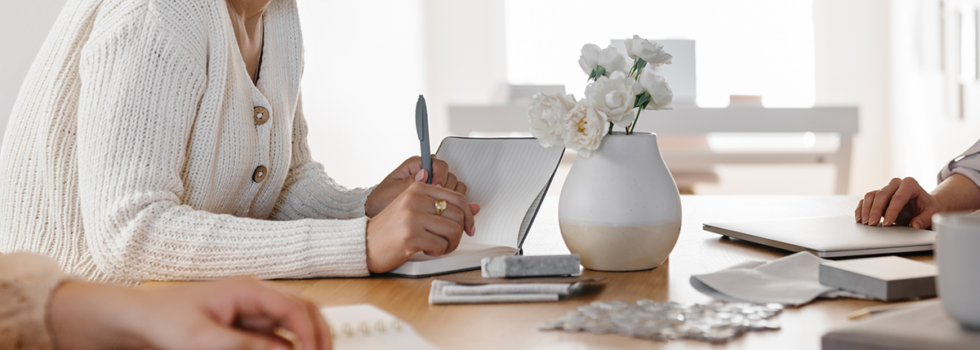 4 Compelling Life Coach Bio Examples to Help You Write Your Own