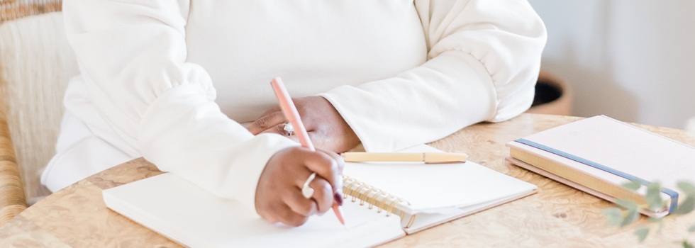 4 Compelling Life Coach Bio Examples to Help You Write Your Own