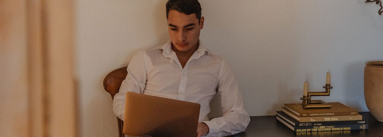 4 Compelling Life Coach Bio Examples to Help You Write Your Own